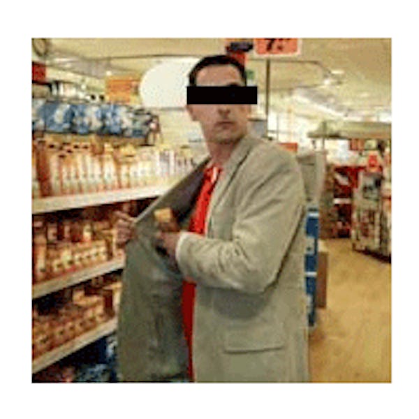 Medewerker super betrapt op diefstal