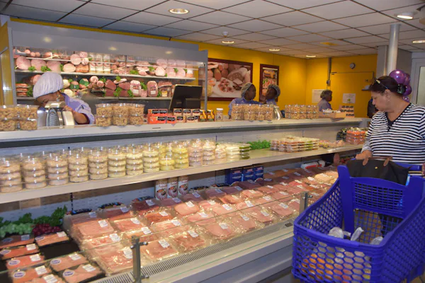 Fotorepo: Van den Tweel supermarket Curaçao
