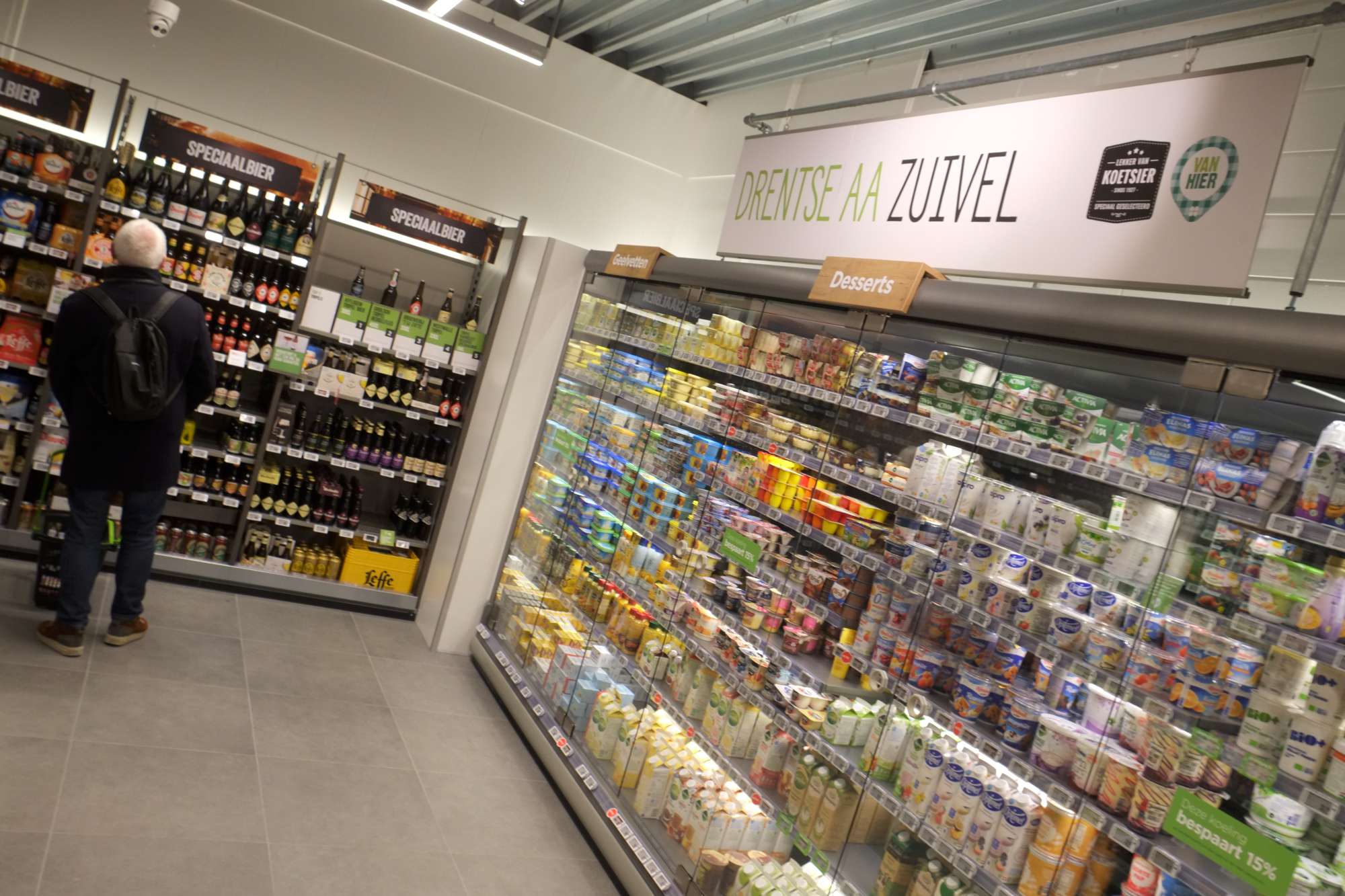 Omgebouwde Plus Koetsier eert de medewerkers op de gevel