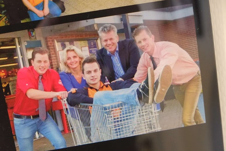 Omgebouwde Plus Koetsier eert de medewerkers op de gevel