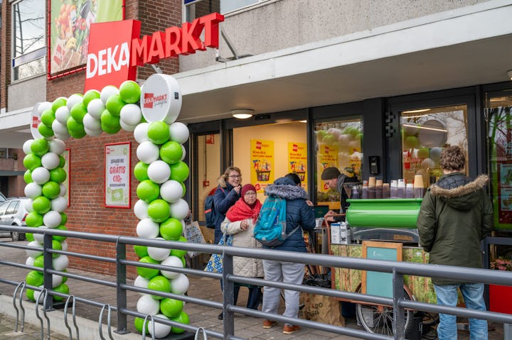 Fotorepo: Deka rolt nieuwe formule uit naar ex-Dirk Amsterdam