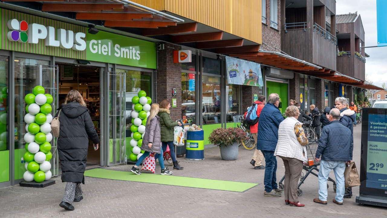 Plus Giel Smits wapent zich met forse vernieuwing tegen concurrent uit ...