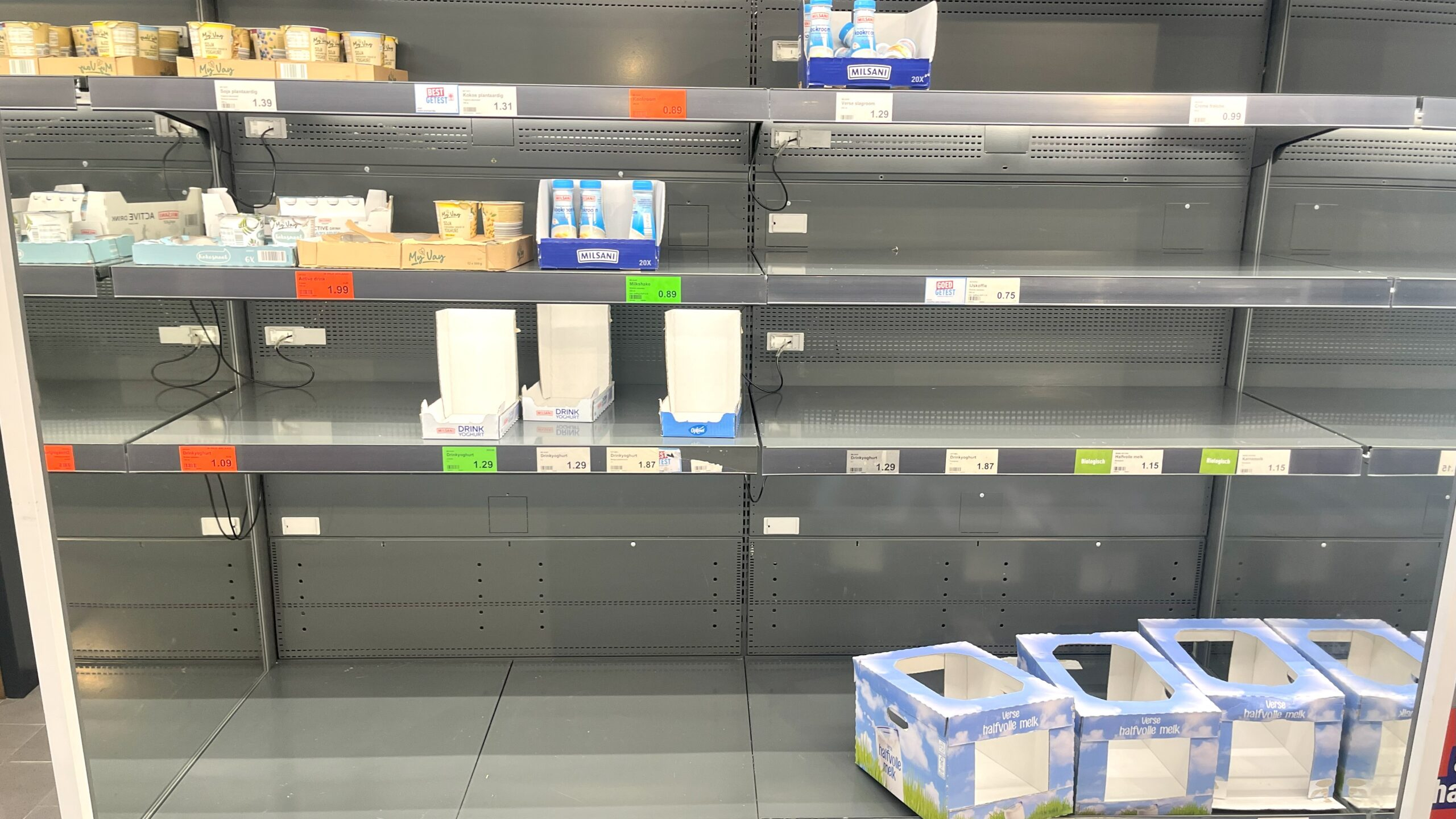 Aldi-winkels kampen maand na update nog met lege schappen