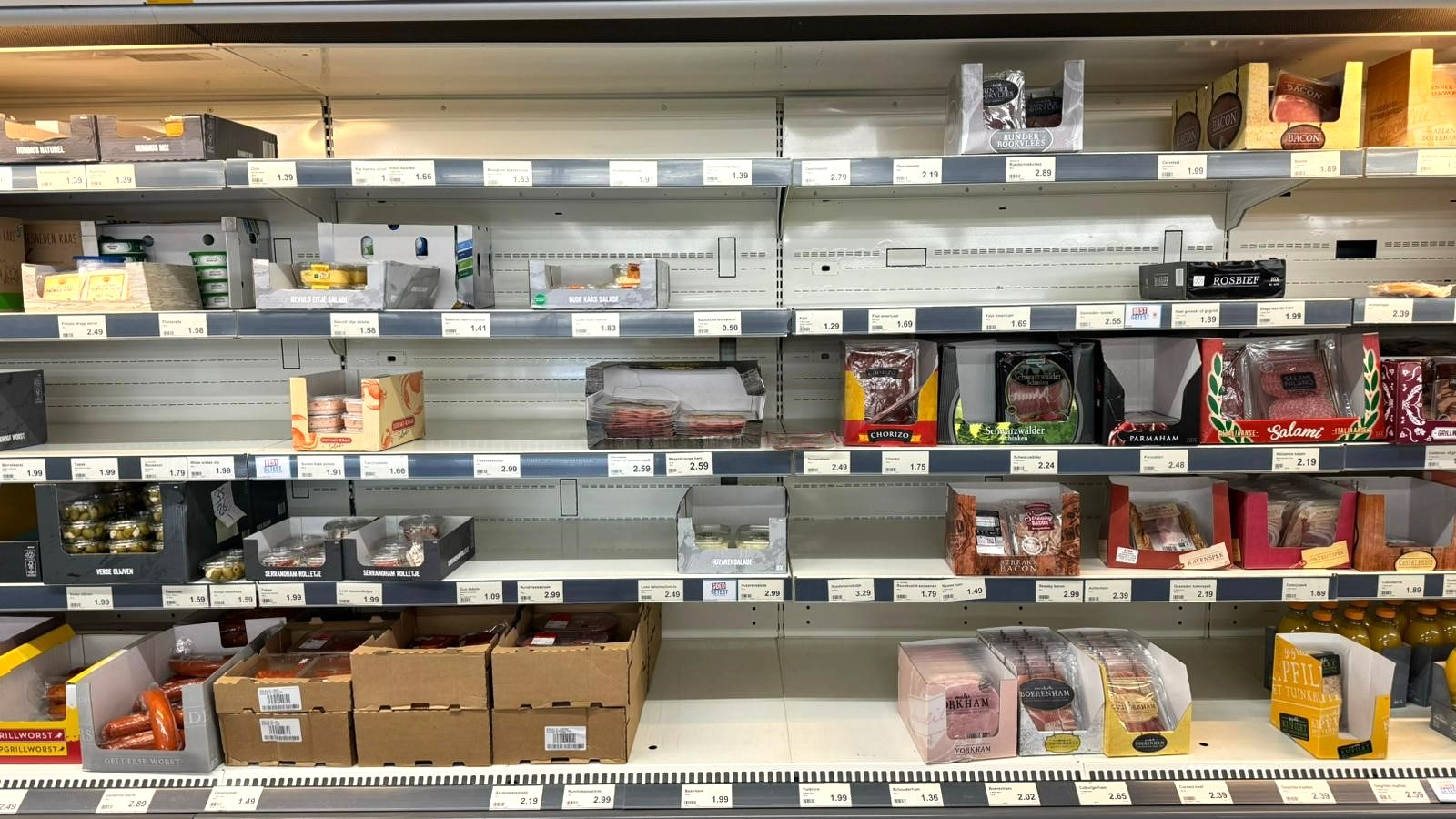 Aldi-winkels kampen maand na update nog met lege schappen