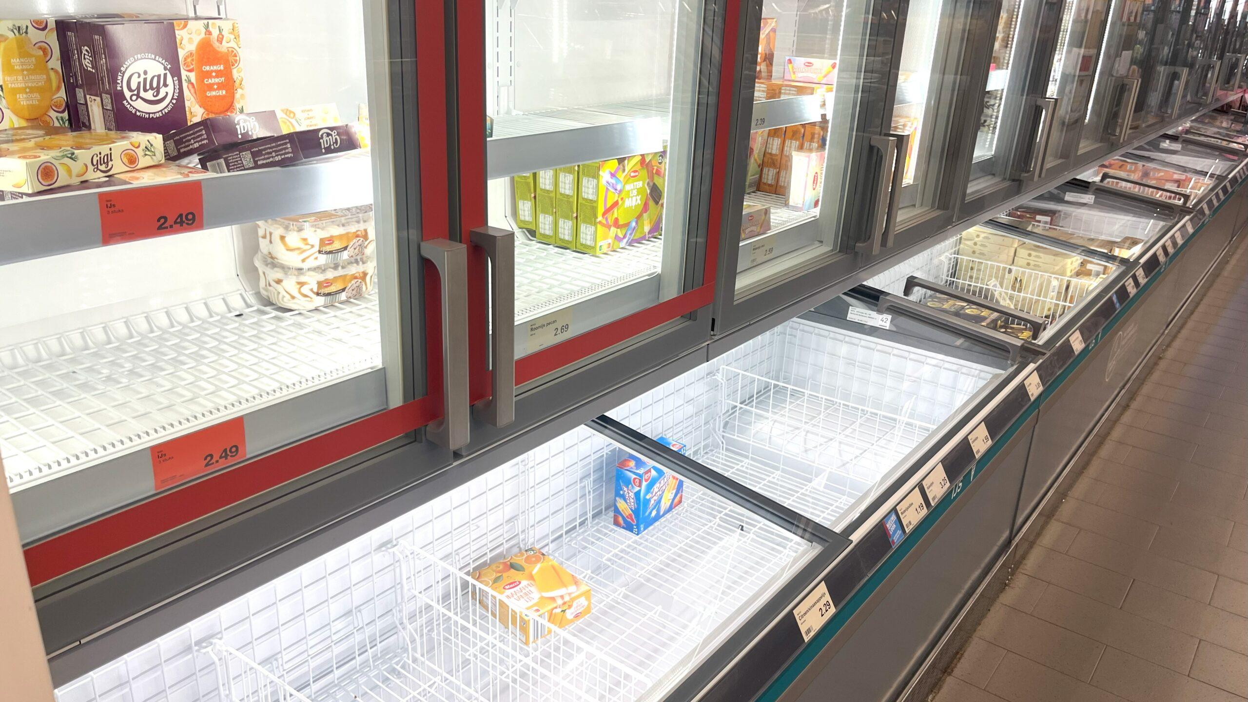 Aldi-winkels kampen maand na update nog met lege schappen