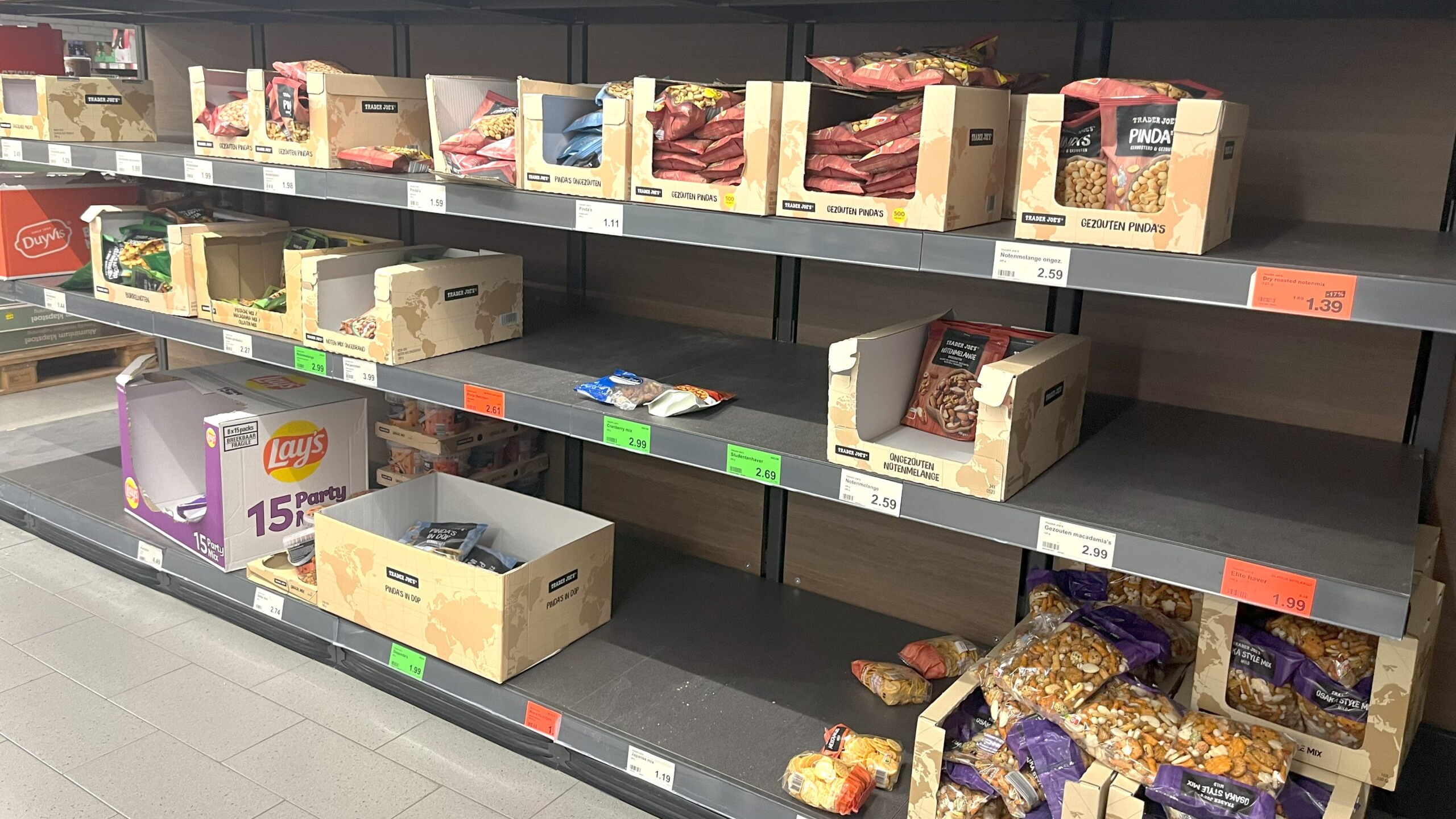 Aldi-winkels kampen maand na update nog met lege schappen