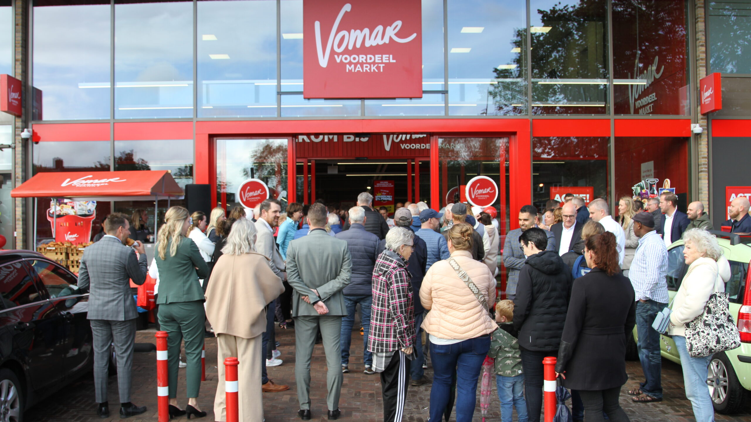 Foto's: Vomar viert heropening in 'bakermat' IJmuiden